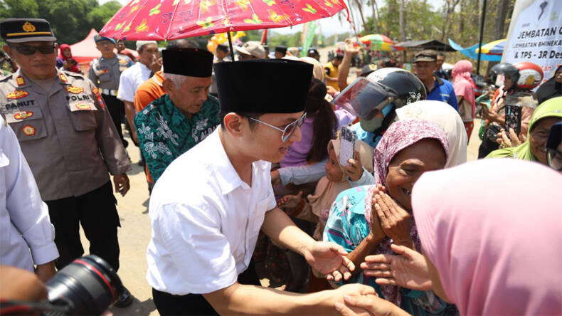 Pembangunan Rampung, Mas Ipin Resmikan Jembatan Bhinneka Tunggal Ika ... Pembangunan Rampung, Mas Ipin Resmikan Jembatan Bhinneka Tunggal Ika ...